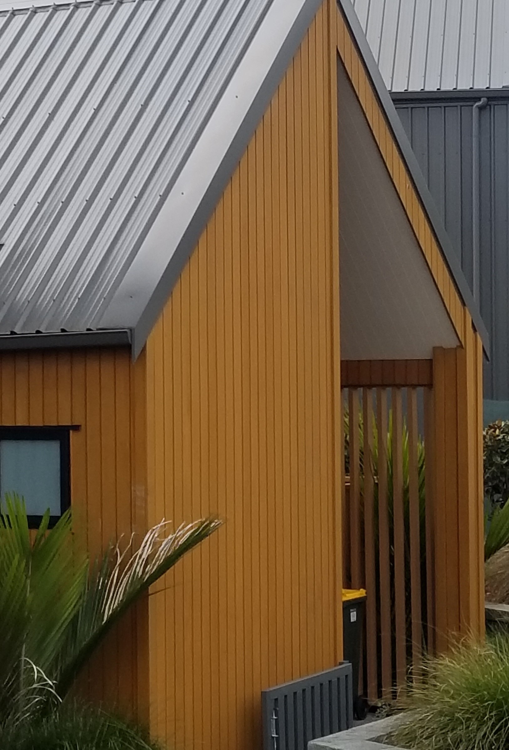 Oiling Verses Staining - Cedar Doctor